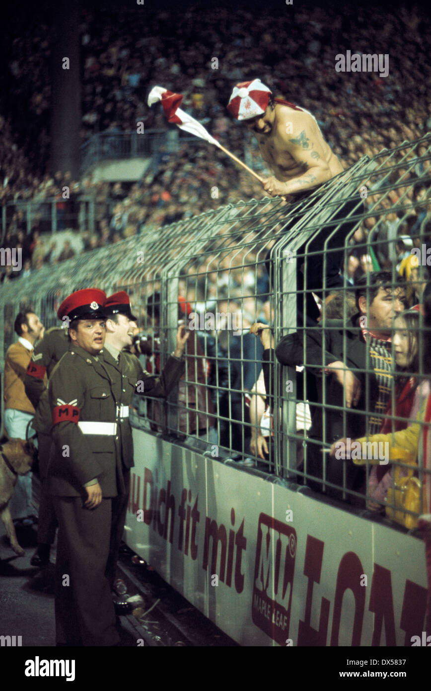 Football police 1973 hi-res stock photography and images - Alamy