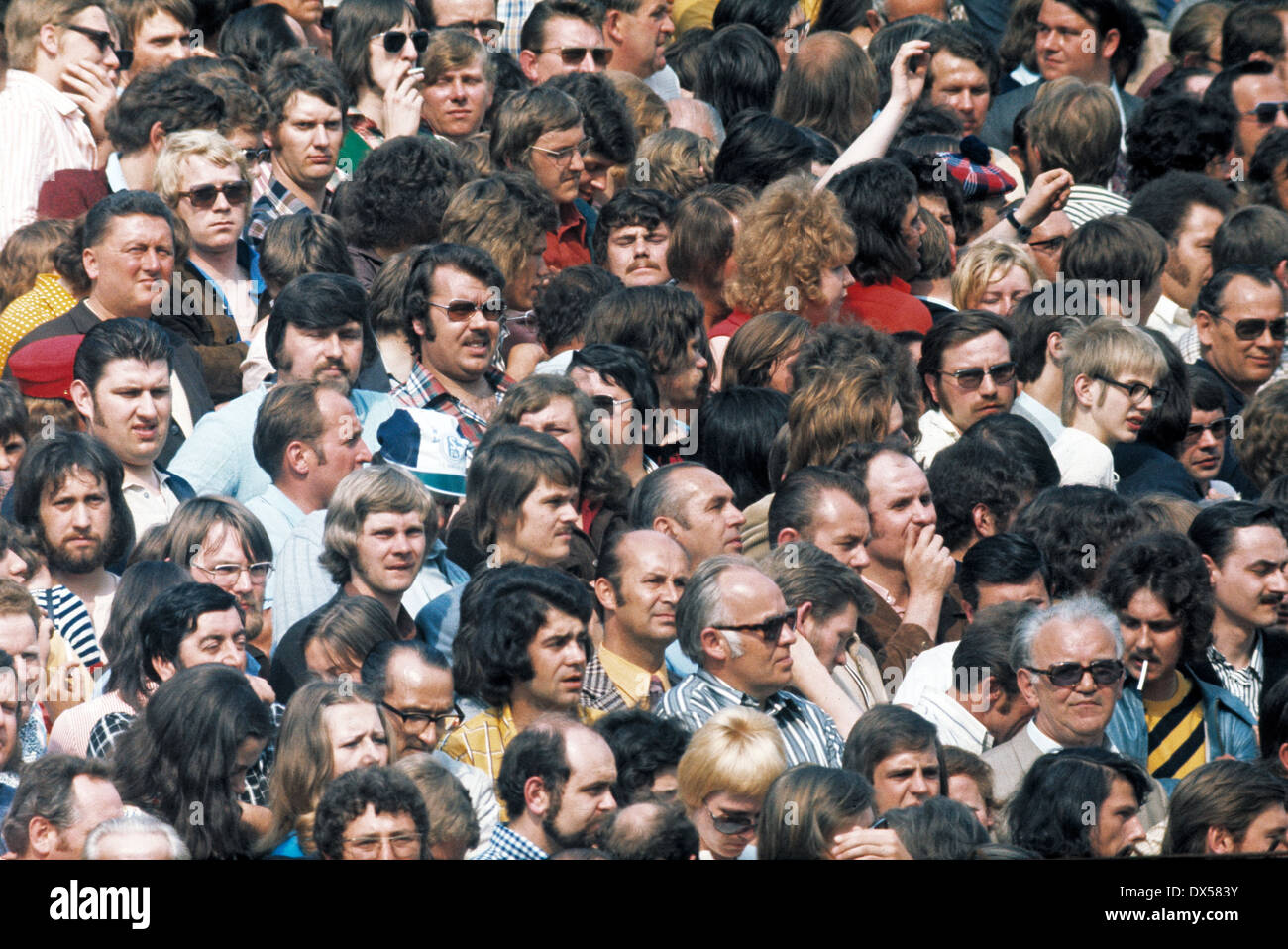 Football 1970s football fans hi-res stock photography and images - Alamy