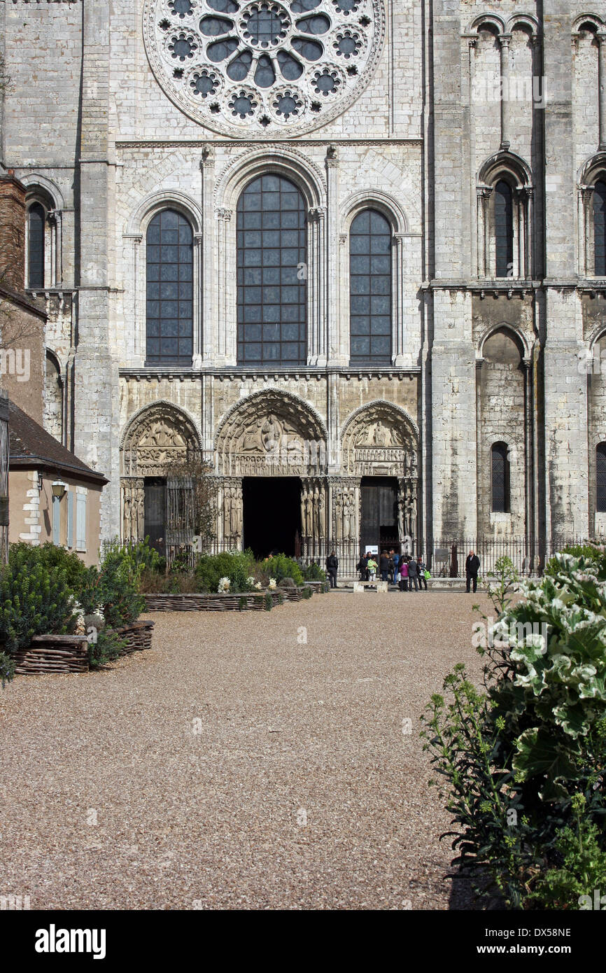 Royal portal of the chartres cathedral hi-res stock photography and ...