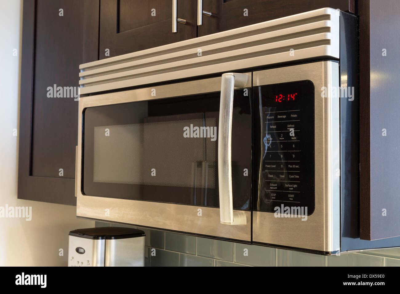 Inside microwave oven hi-res stock photography and images - Alamy