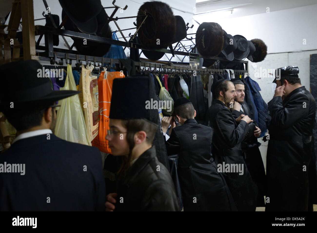 On purim orthodox jewish hi-res stock photography and images - Alamy