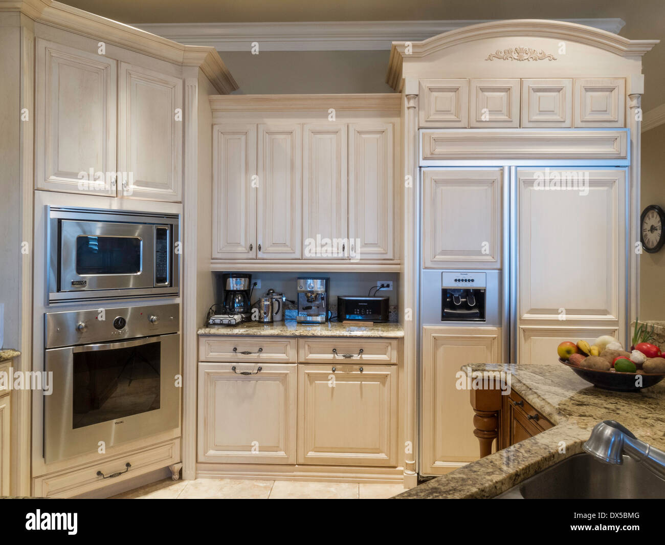 Interior residential kitchen hi-res stock photography and images - Alamy