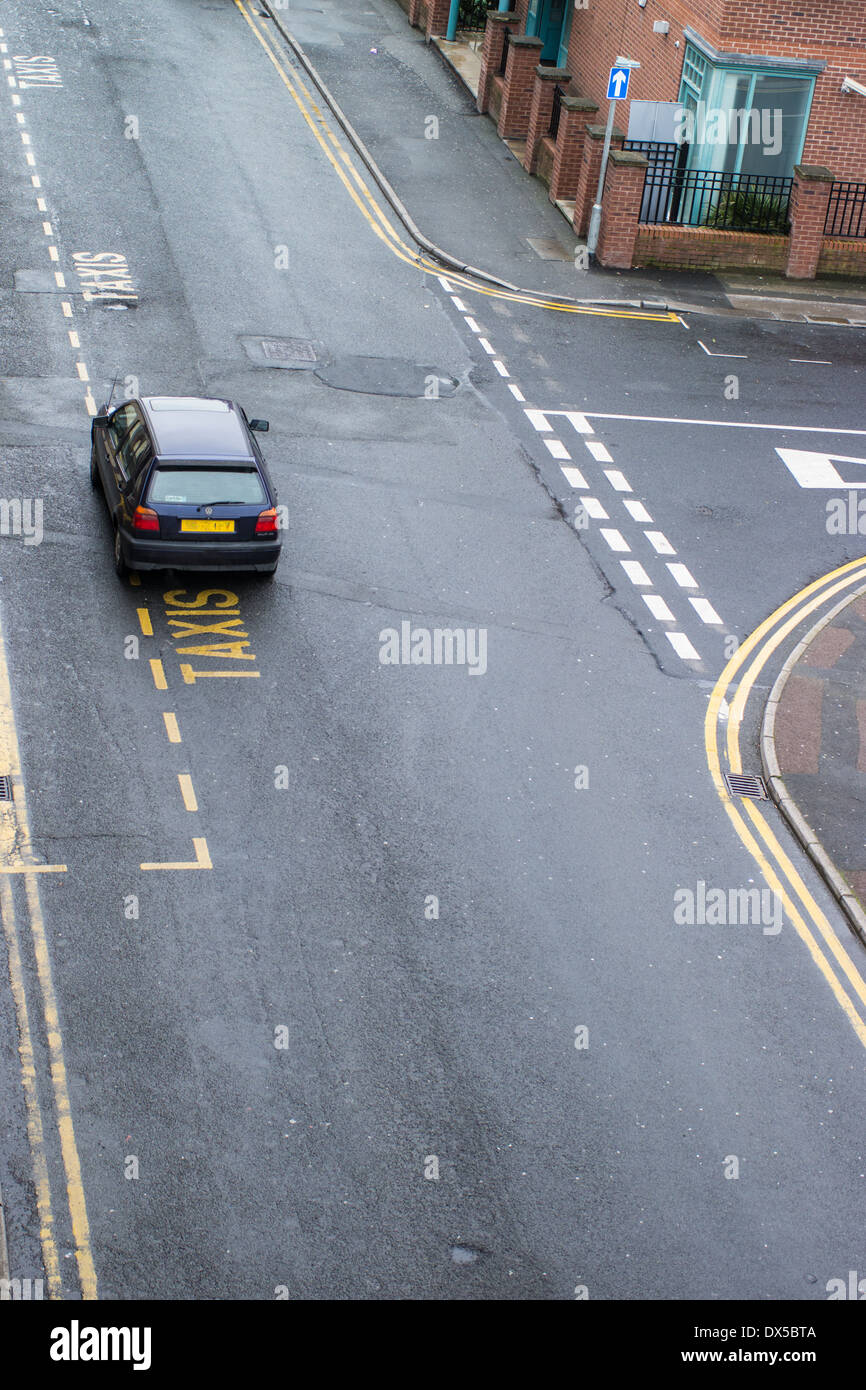 Oneway road hi-res stock photography and images - Alamy