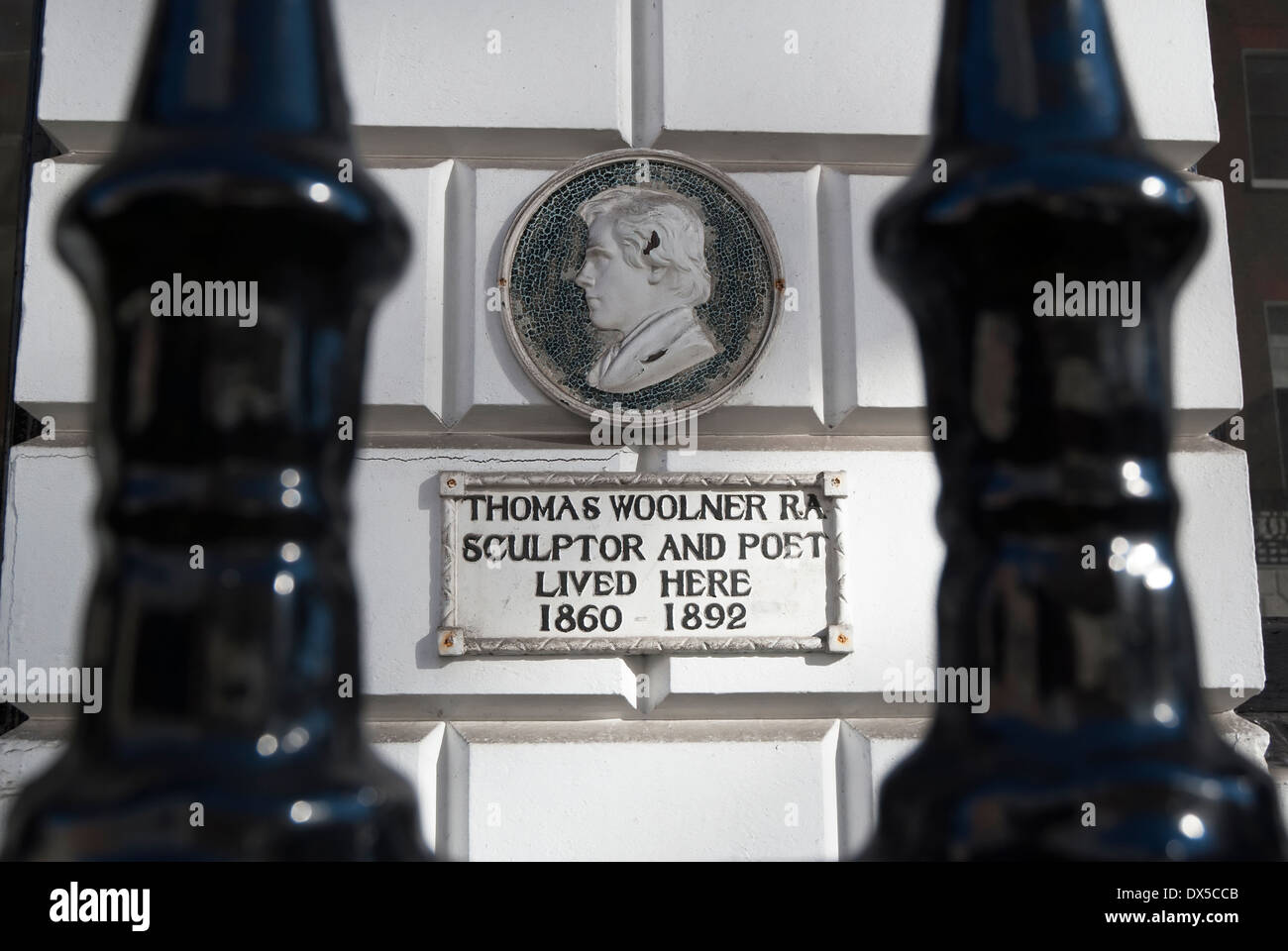 plaque marking a former home of pre-raphaelite sculptor and poet thomas ...