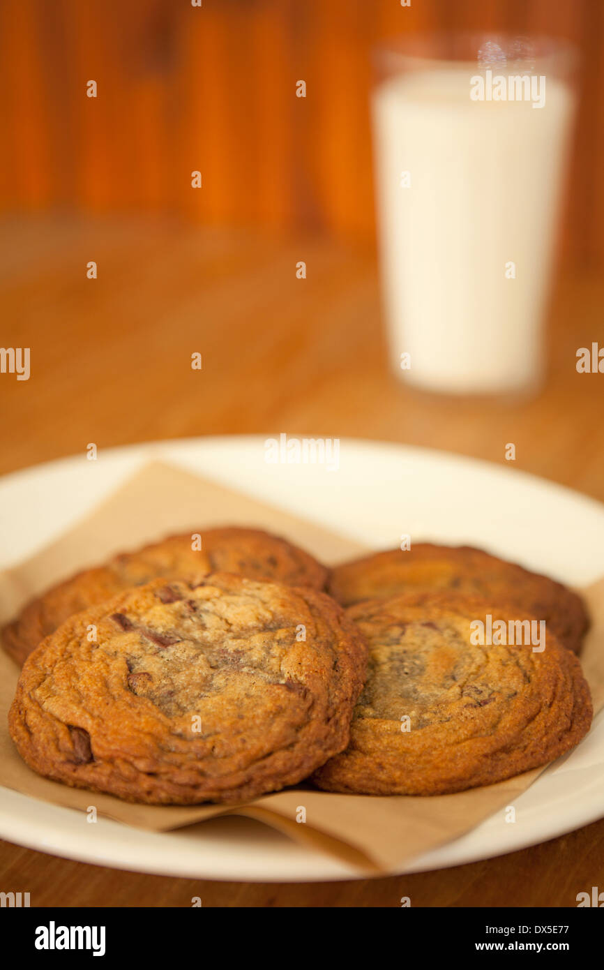 Homemade chocolate chip cookies and milk, close up Stock Photo - Alamy