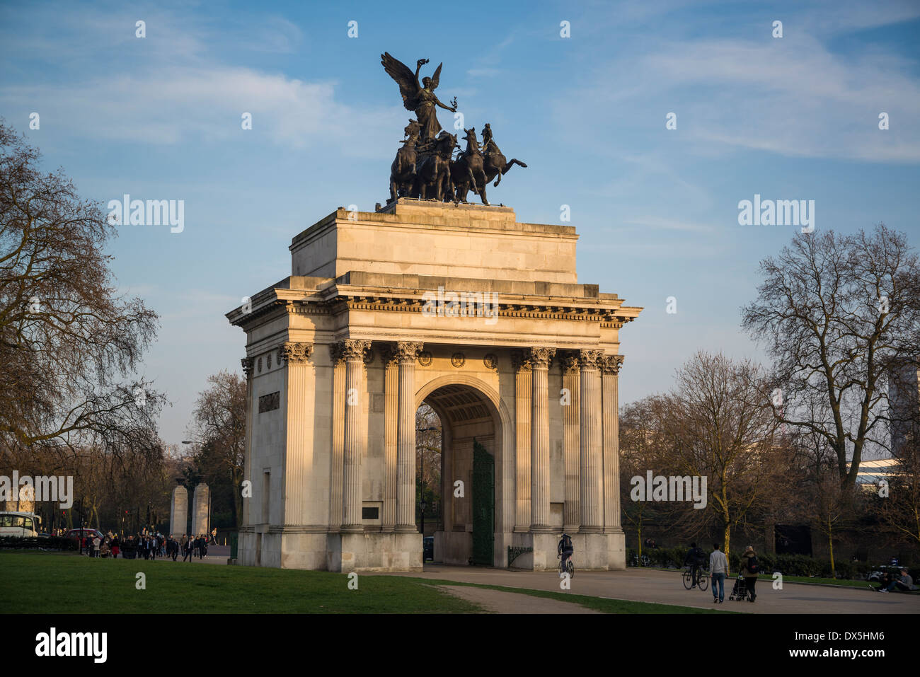 The famous wellington arch hyde park corner hi-res stock photography ...