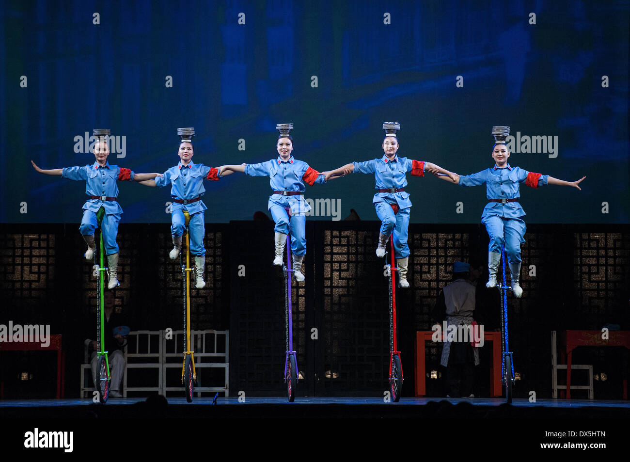Shanghai acrobats hi-res stock photography and images - Alamy
