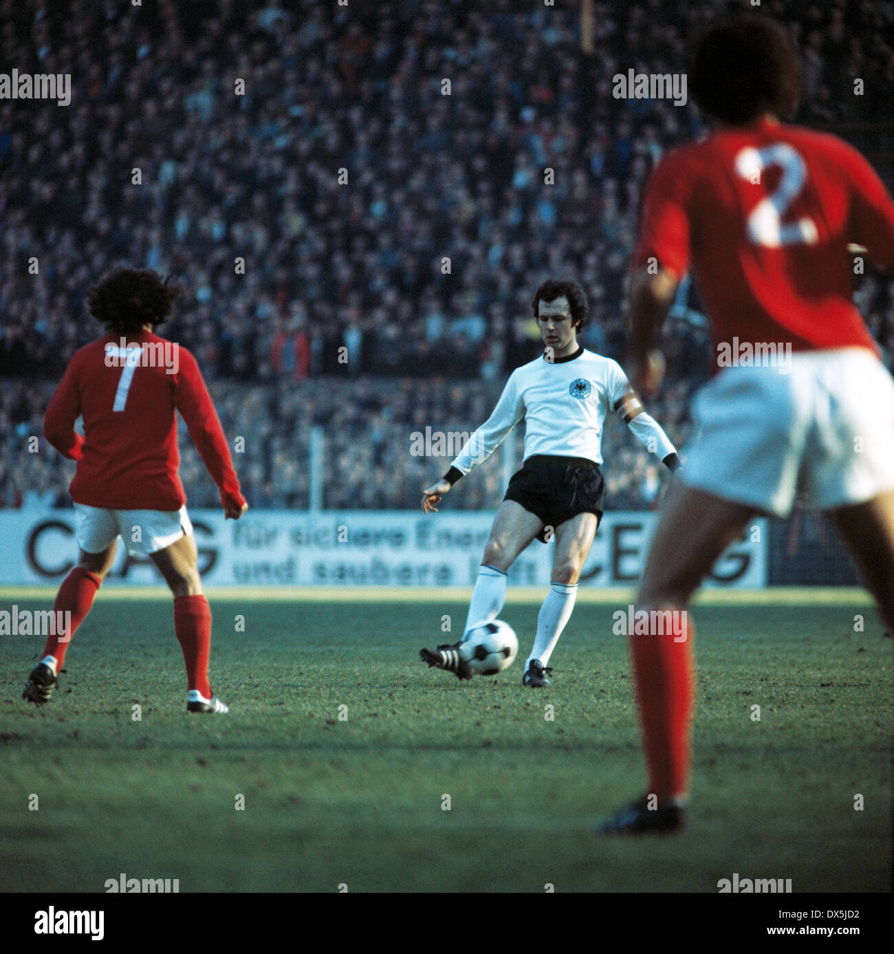 football, European championship, 1976, qualifying, group 8, return leg ...