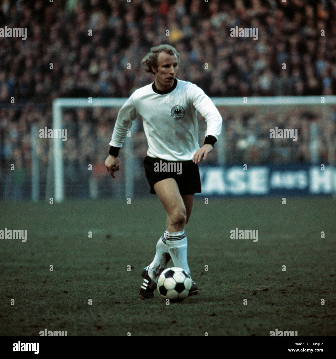 football, European championship, 1976, qualifying, group 8, return leg ...