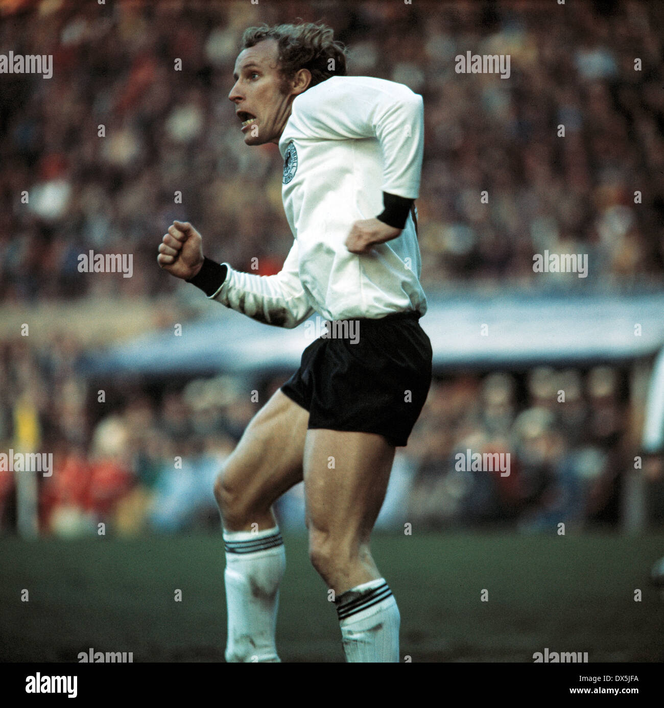 football, European championship, 1976, qualifying, group 8, return leg ...