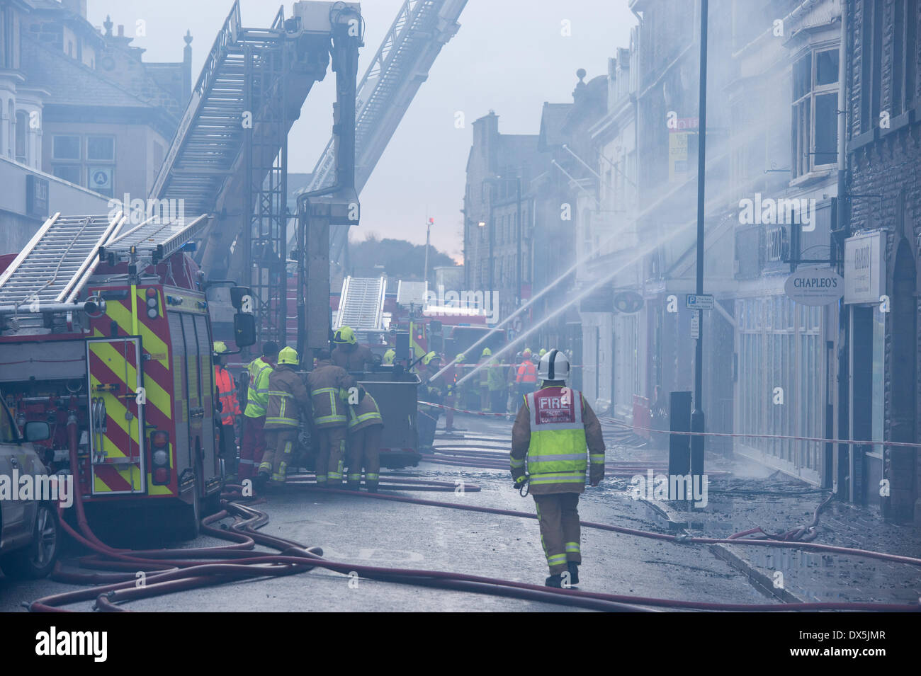 Working from ladders hi-res stock photography and images - Alamy