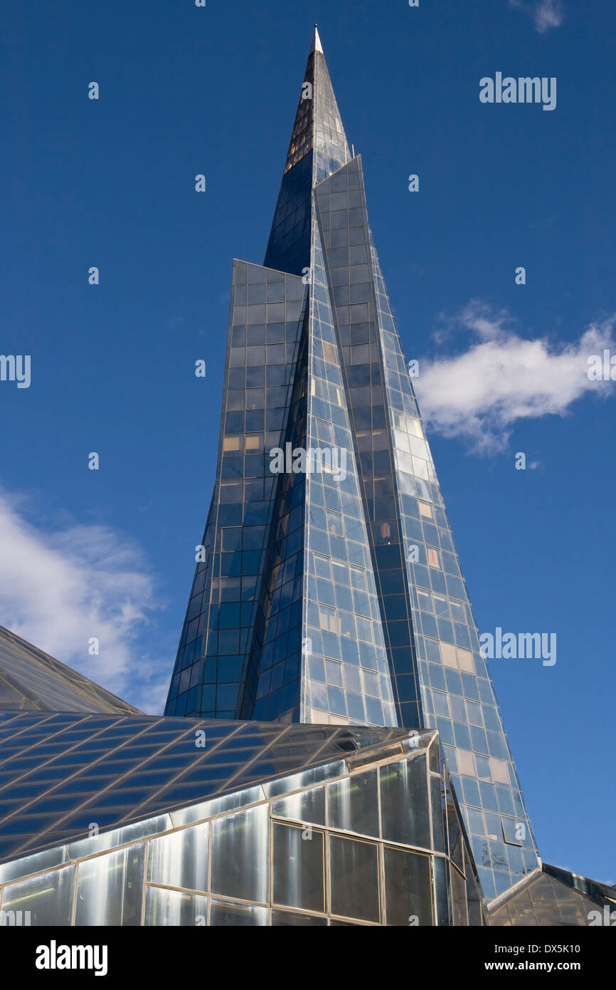 Modern pyramid hi-res stock photography and images - Alamy