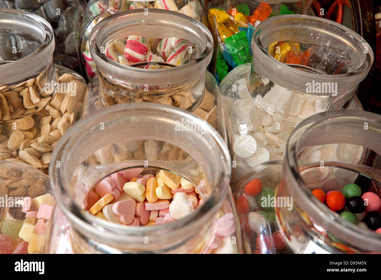 Old fashioned sweet shop interior hi-res stock photography and images ...