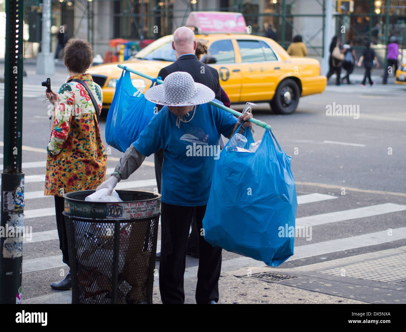 Garbage collecting hi-res stock photography and images - Alamy