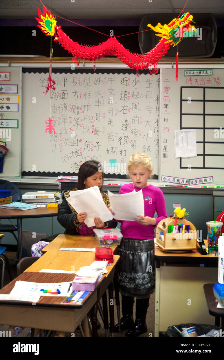 First grade students hi-res stock photography and images - Alamy