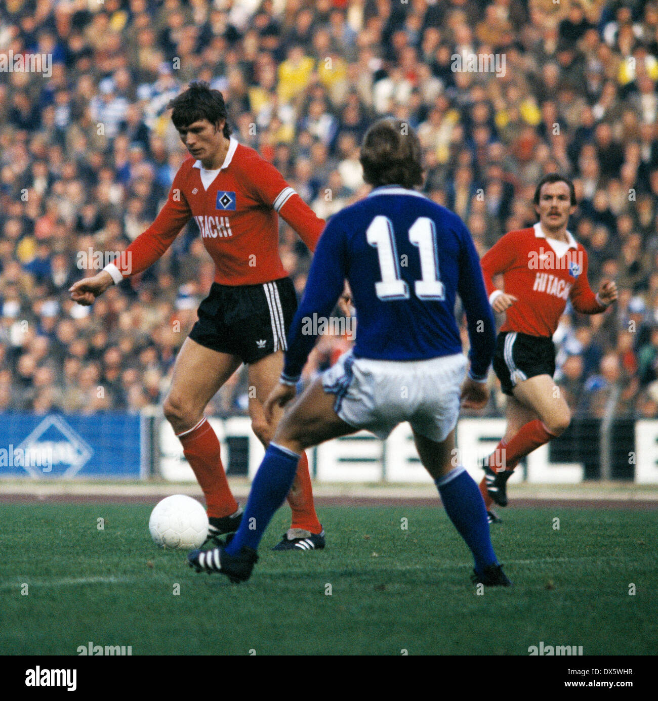 Spielszene hans juergen ripp hsv fussball hi-res stock photography and ...