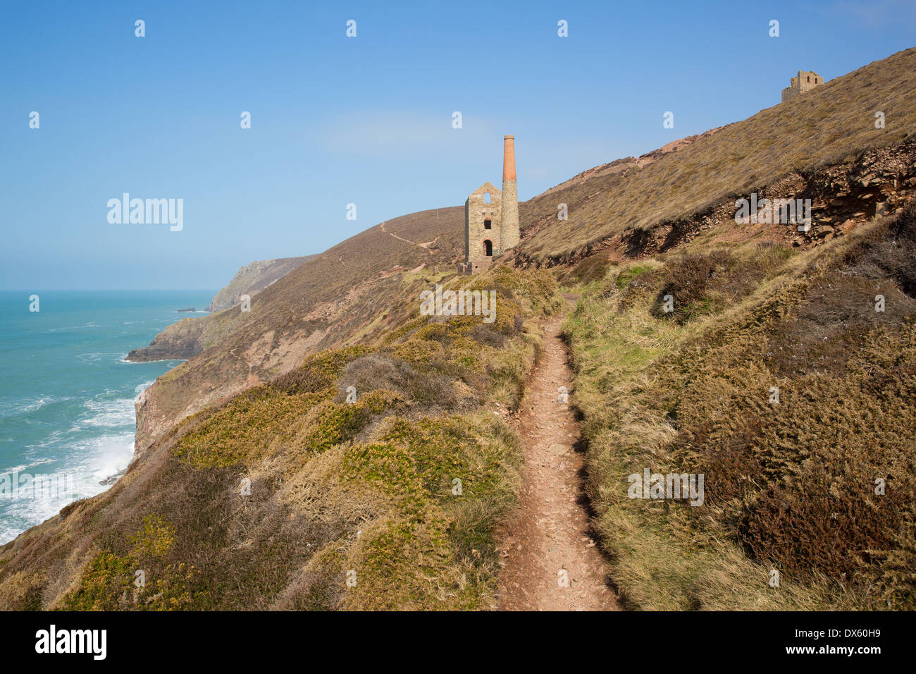 Tin mine chimney on cornish coastline hi-res stock photography and ...