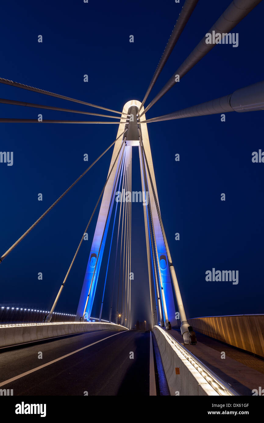 Bridge with lights hi-res stock photography and images - Alamy