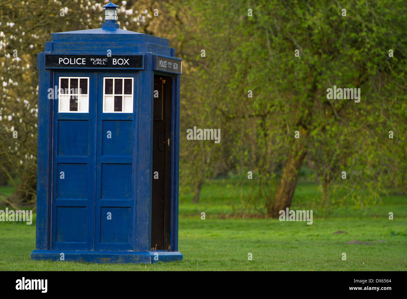 The tardis hi-res stock photography and images - Alamy
