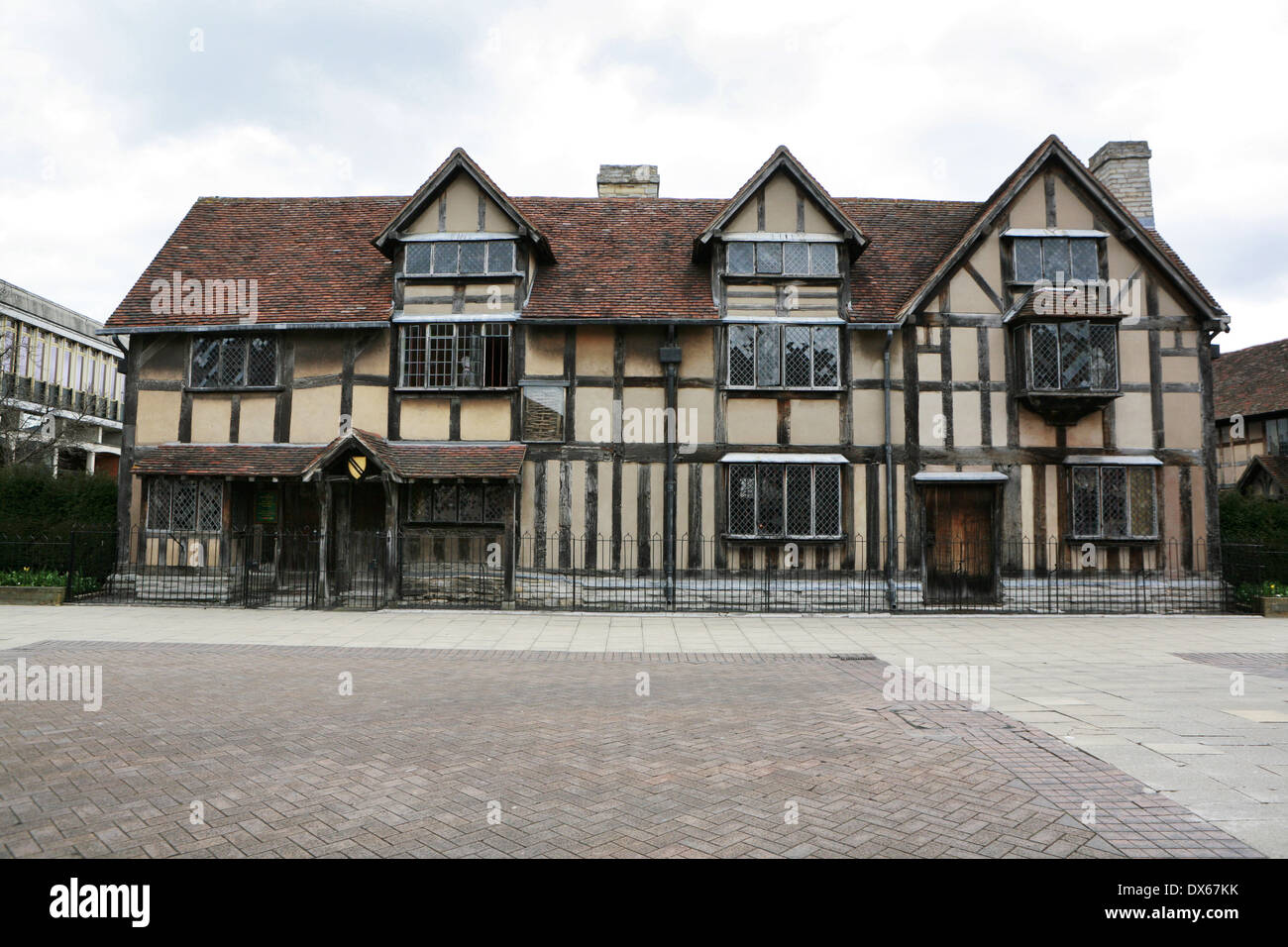 Front entrance of Shakespeare's Birth Place. Historic 16th century ...