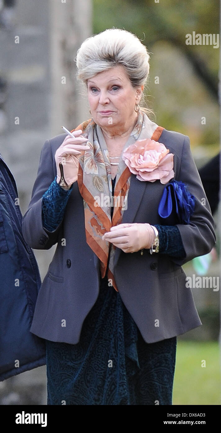 Ann mitchell eastenders hi-res stock photography and images - Alamy