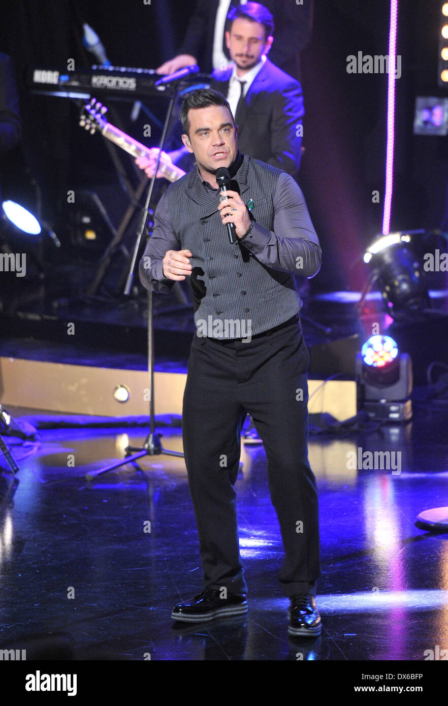 Robbie Williams performs on Scandinavian primetime talkshow 'Skavlan ...