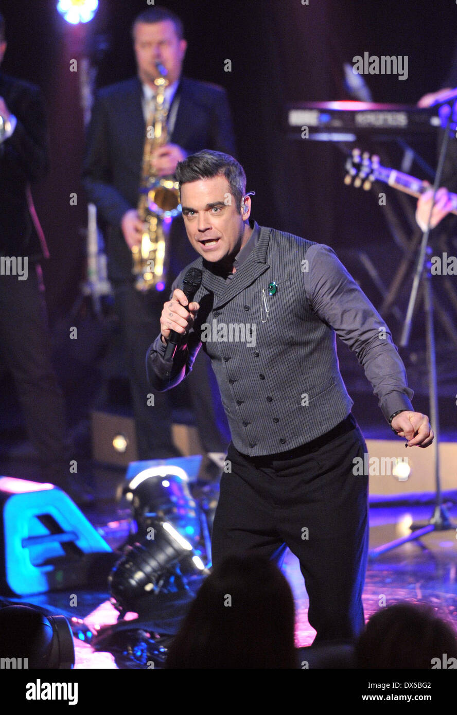 Robbie Williams performs on Scandinavian primetime talkshow 'Skavlan ...