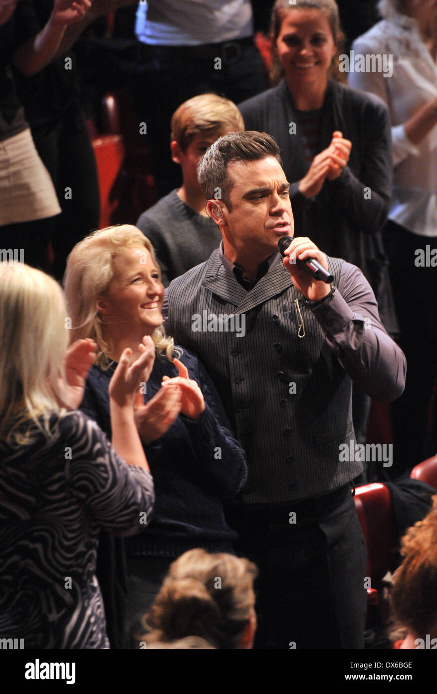 Robbie Williams performs on Scandinavian primetime talkshow 'Skavlan ...
