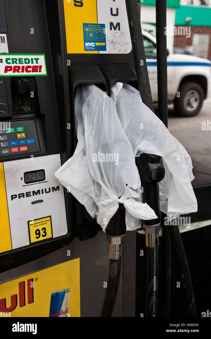 Gasoline demand hi-res stock photography and images - Alamy