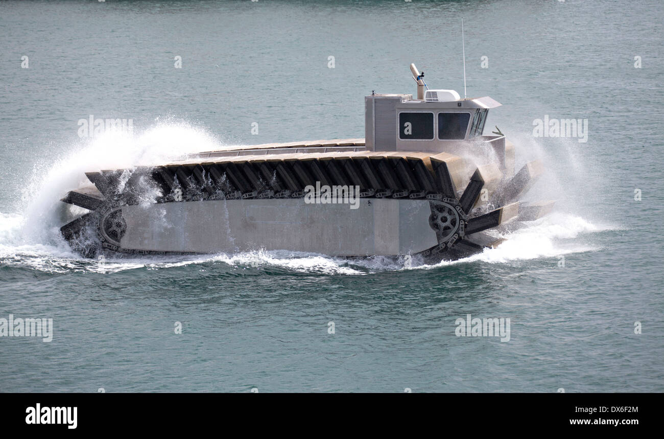 Amphibious landing craft hi-res stock photography and images - Alamy