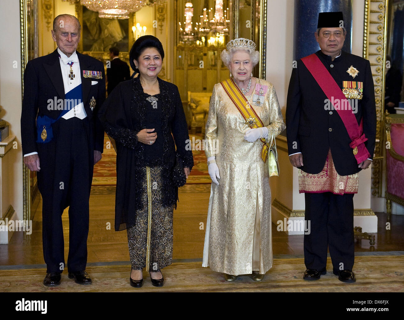 Indonesian President Susilo Bambang Yudhoyono (R) and his wife Ani ...