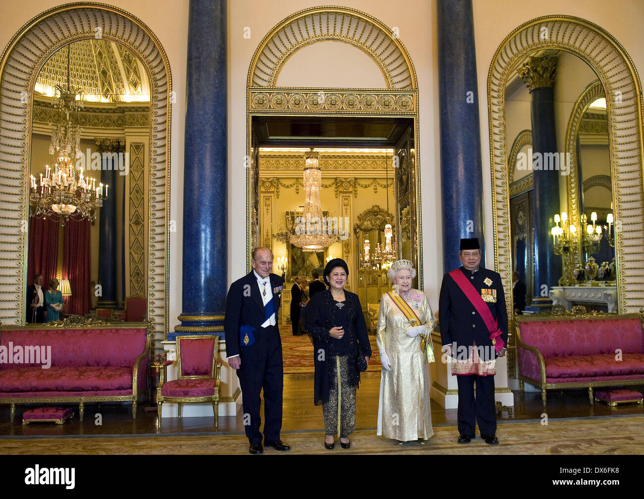 Indonesian President Susilo Bambang Yudhoyono (R) and his wife Ani ...