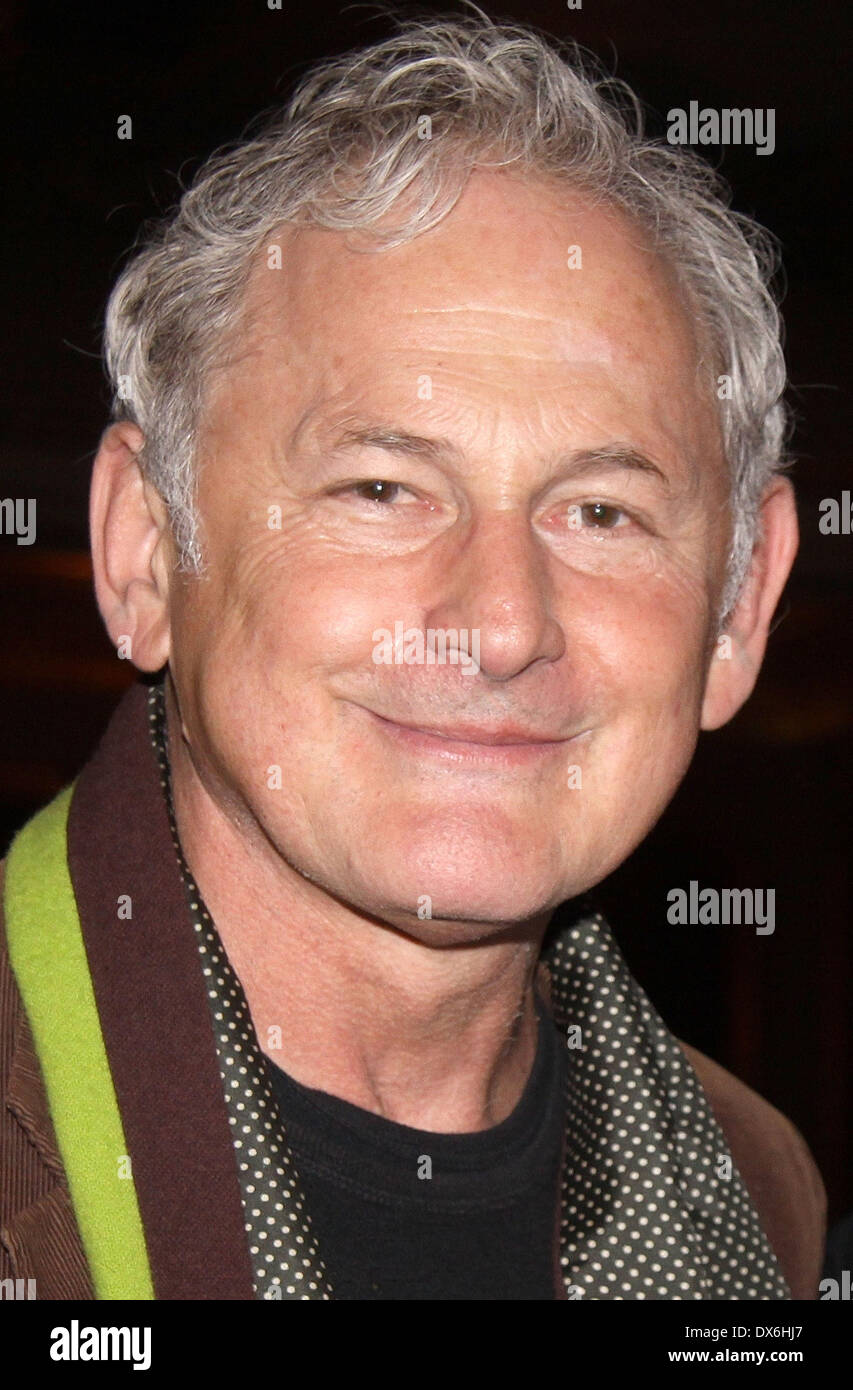 Victor Garber Photo op with the cast of the Broadway musical 'Annie' at ...