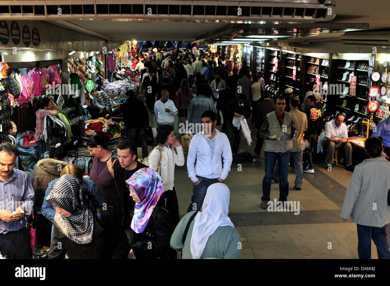 Open market vendors in Istanbul, Turkey Stock Photo - Alamy