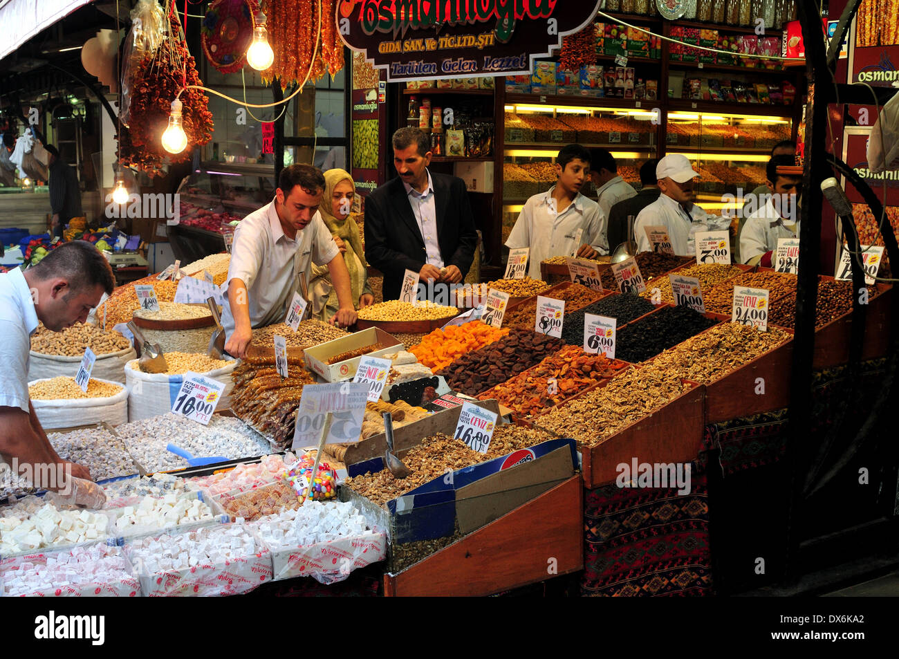 Open market vendors in Istanbul, Turkey Stock Photo - Alamy