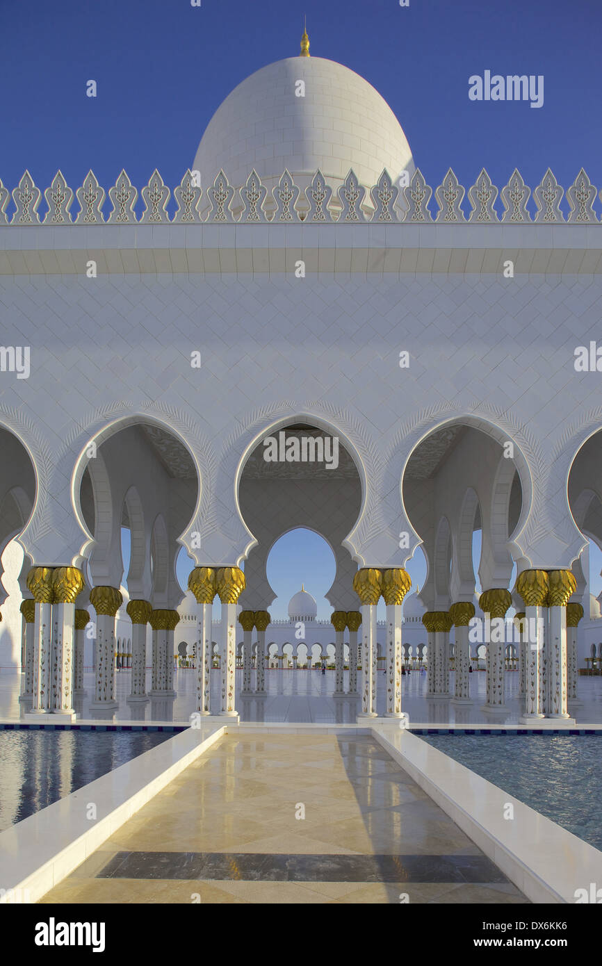 Middle East, UAE, Abu Dhabi, Sheikh Zayed Bin Sultan Al Nahyan Mosque ...