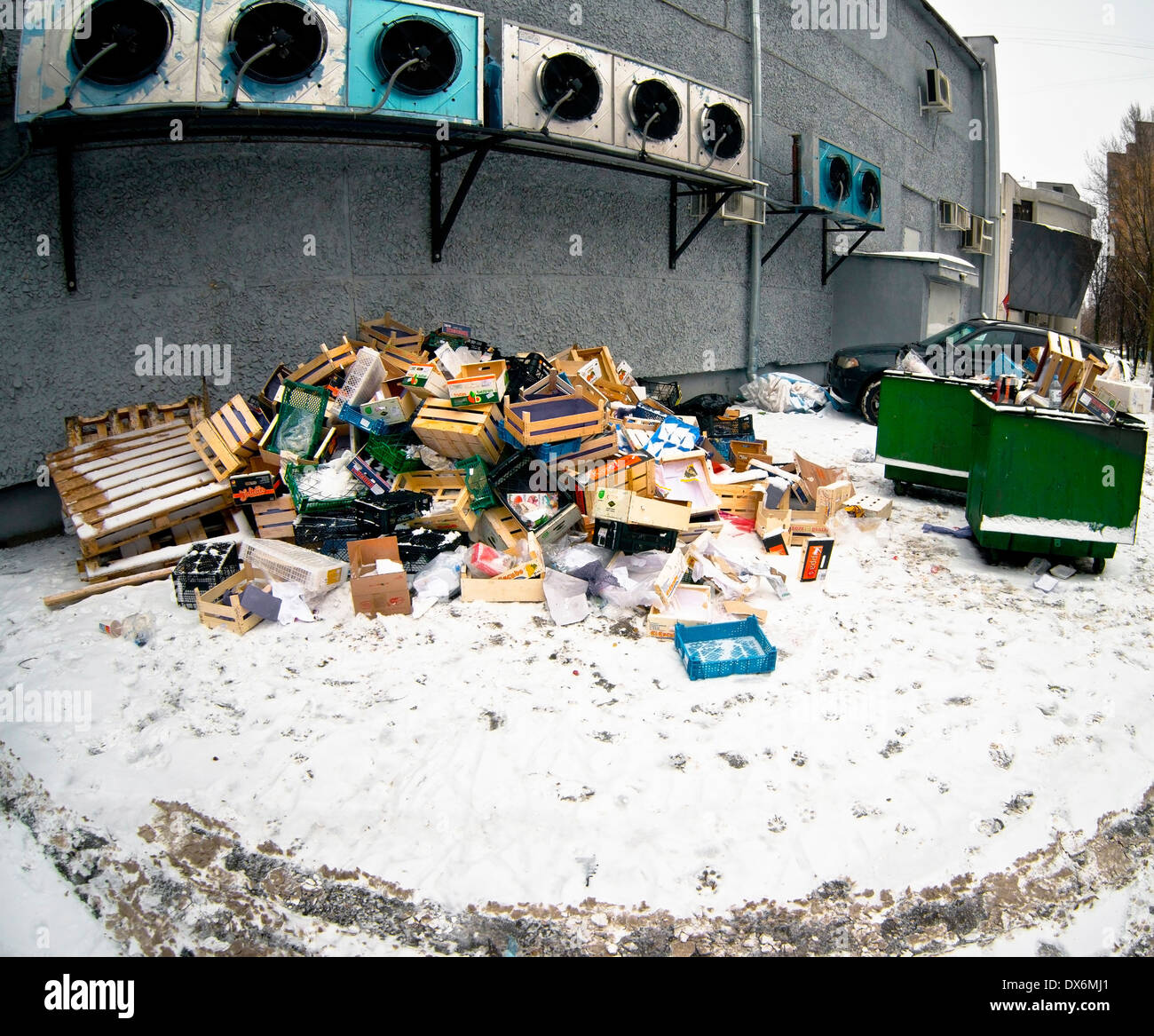 Junkyard market hi-res stock photography and images - Alamy
