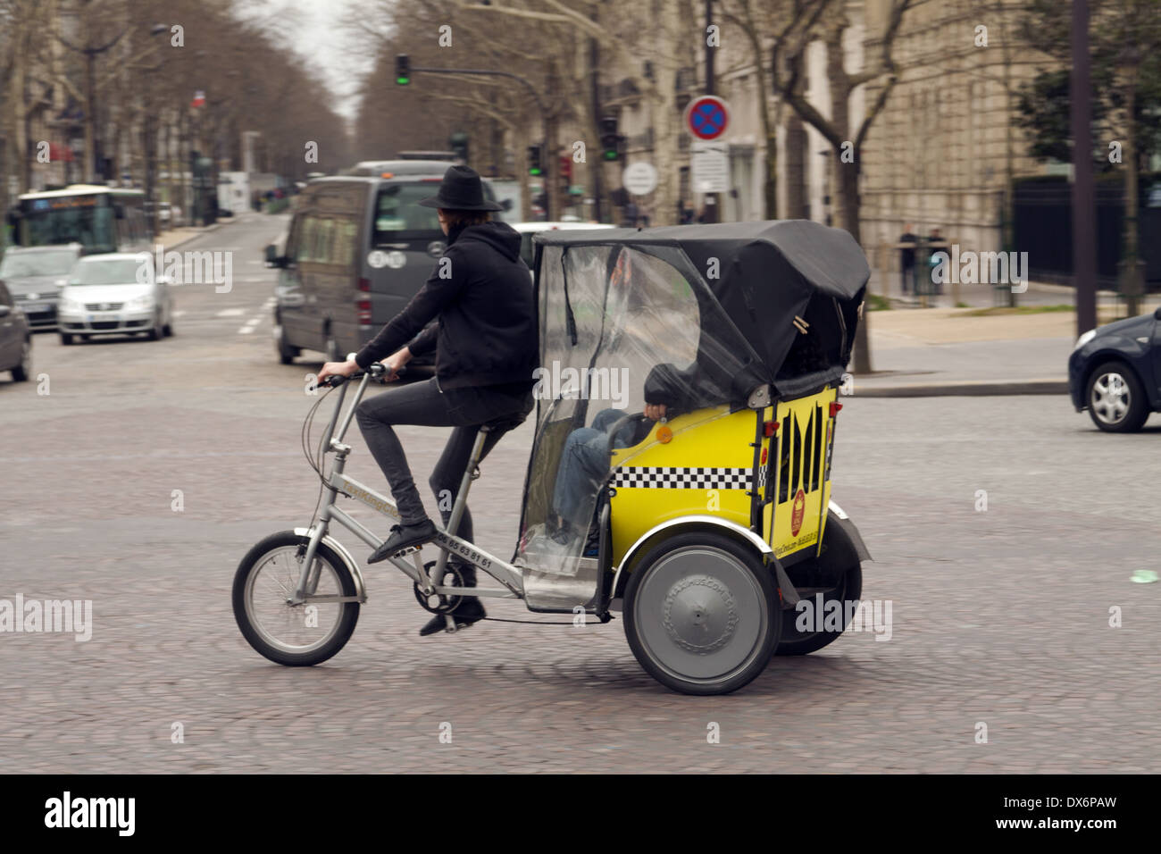 Rickshaw paris transport hi-res stock photography and images - Alamy