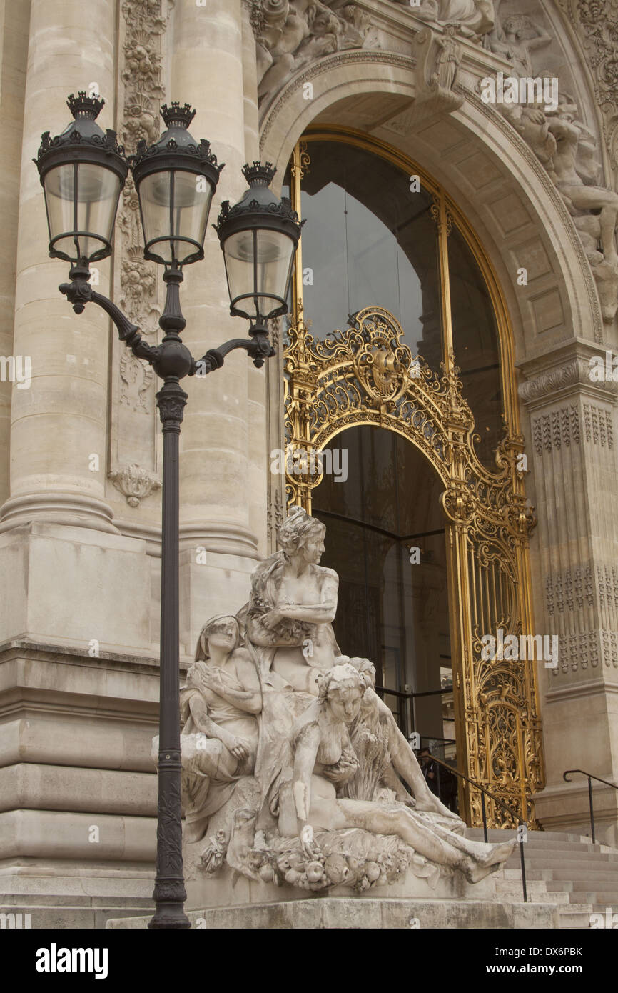 Entrance to the Petit Palais (Small Palace), City of Paris Museum of ...