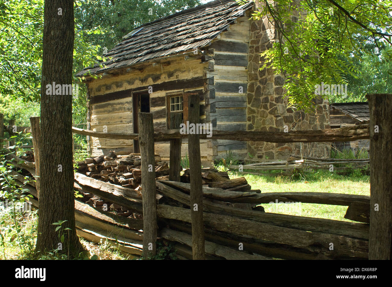 Lincoln family's log cabin (replica), Lincoln Boyhood National Memorial ...