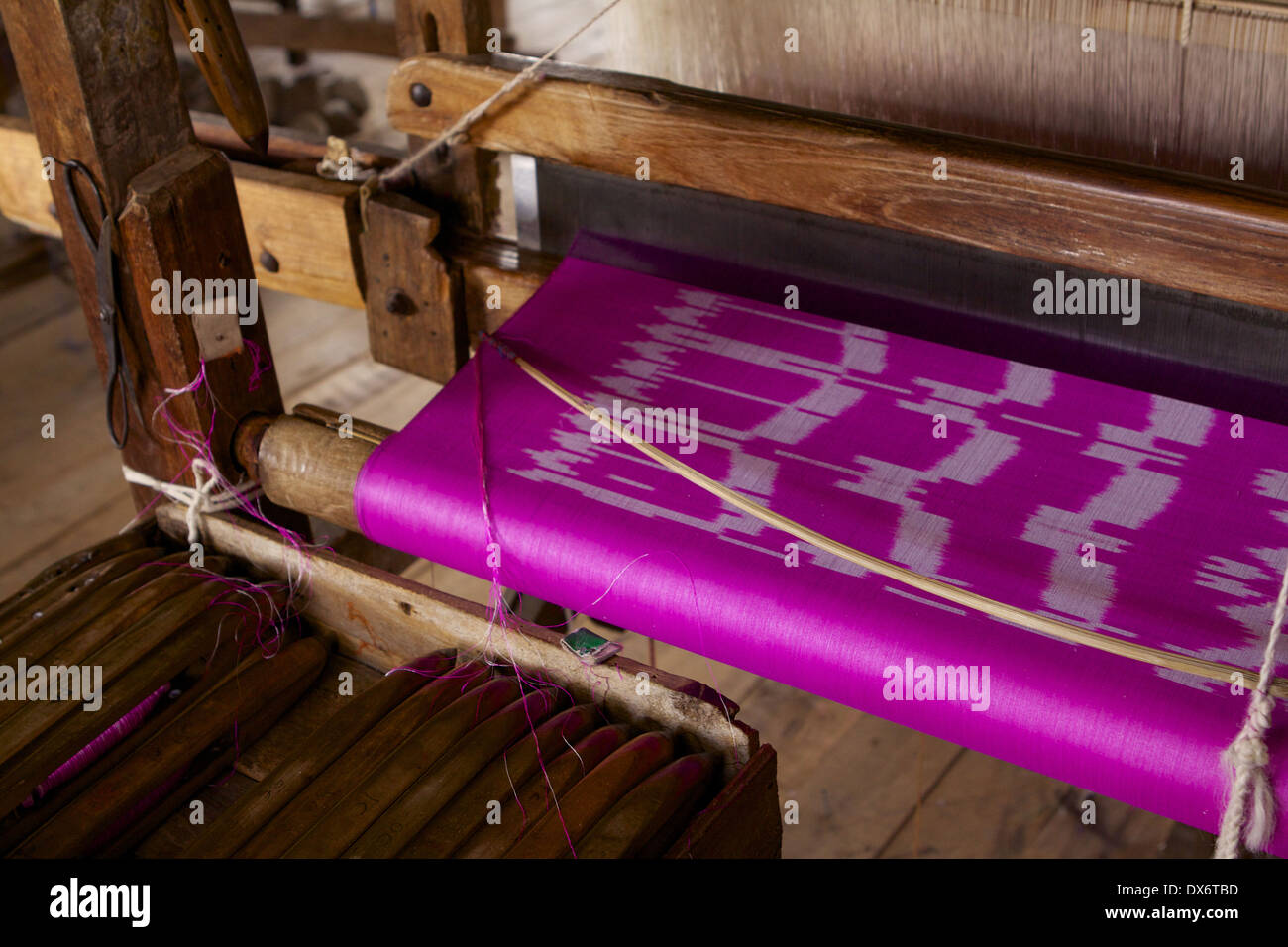 Woven loom hi-res stock photography and images - Alamy