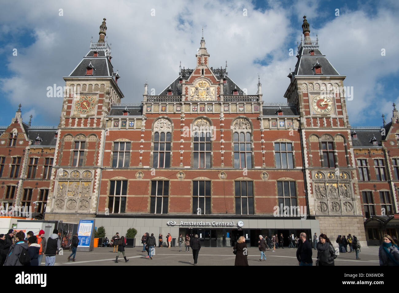 Amsterdam centraal day hi-res stock photography and images - Alamy