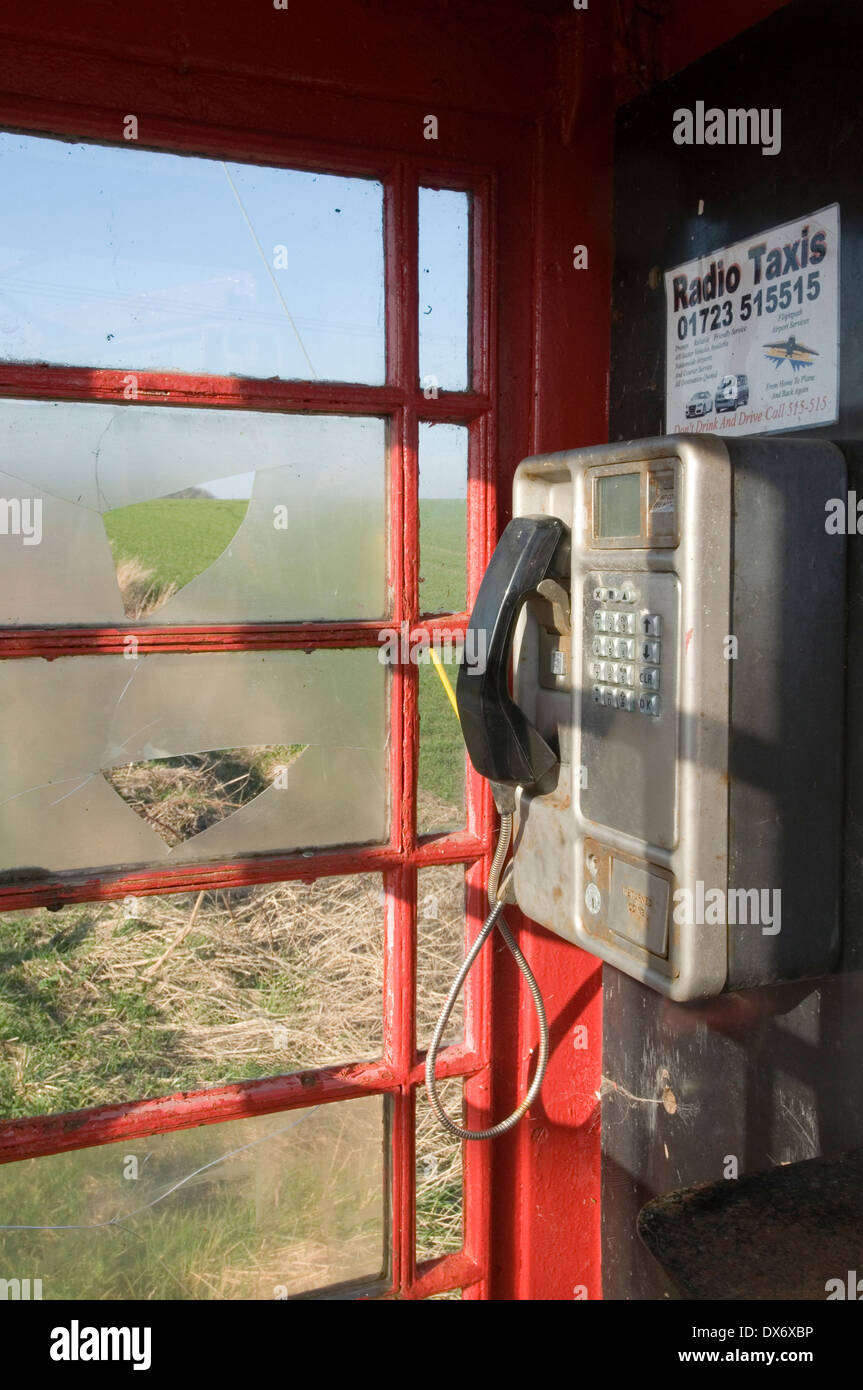 Smashed glass red hi-res stock photography and images - Alamy