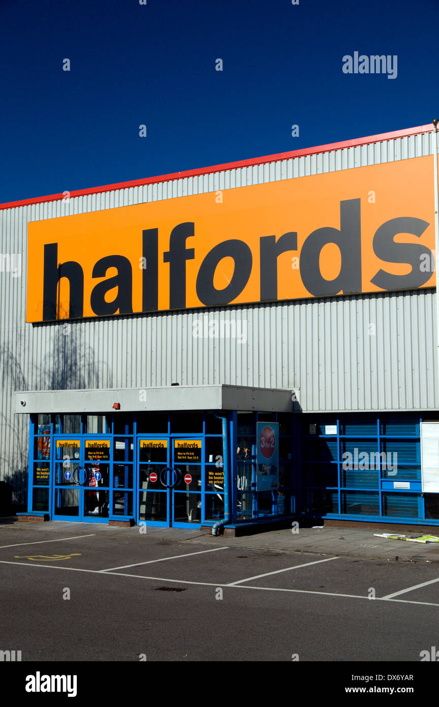 Halfords superstore penarth road cardiff wales uk Stock Photo - Alamy