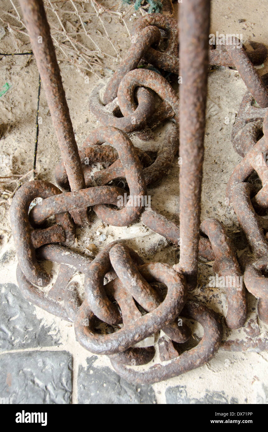 Grey chain hi-res stock photography and images - Alamy