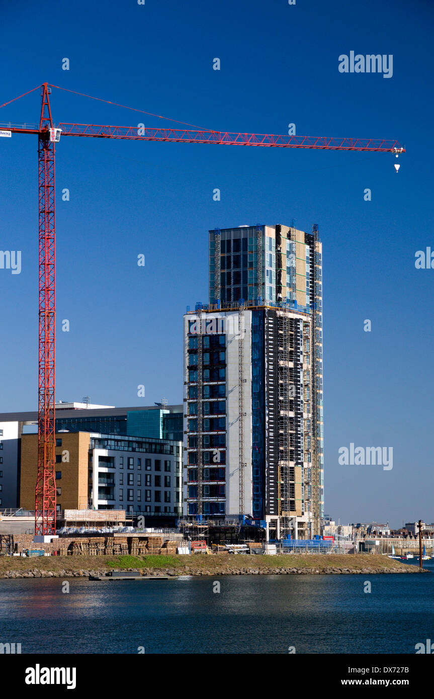 Construction of high rise housing block, Cardiff Bay, Wales Stock Photo ...
