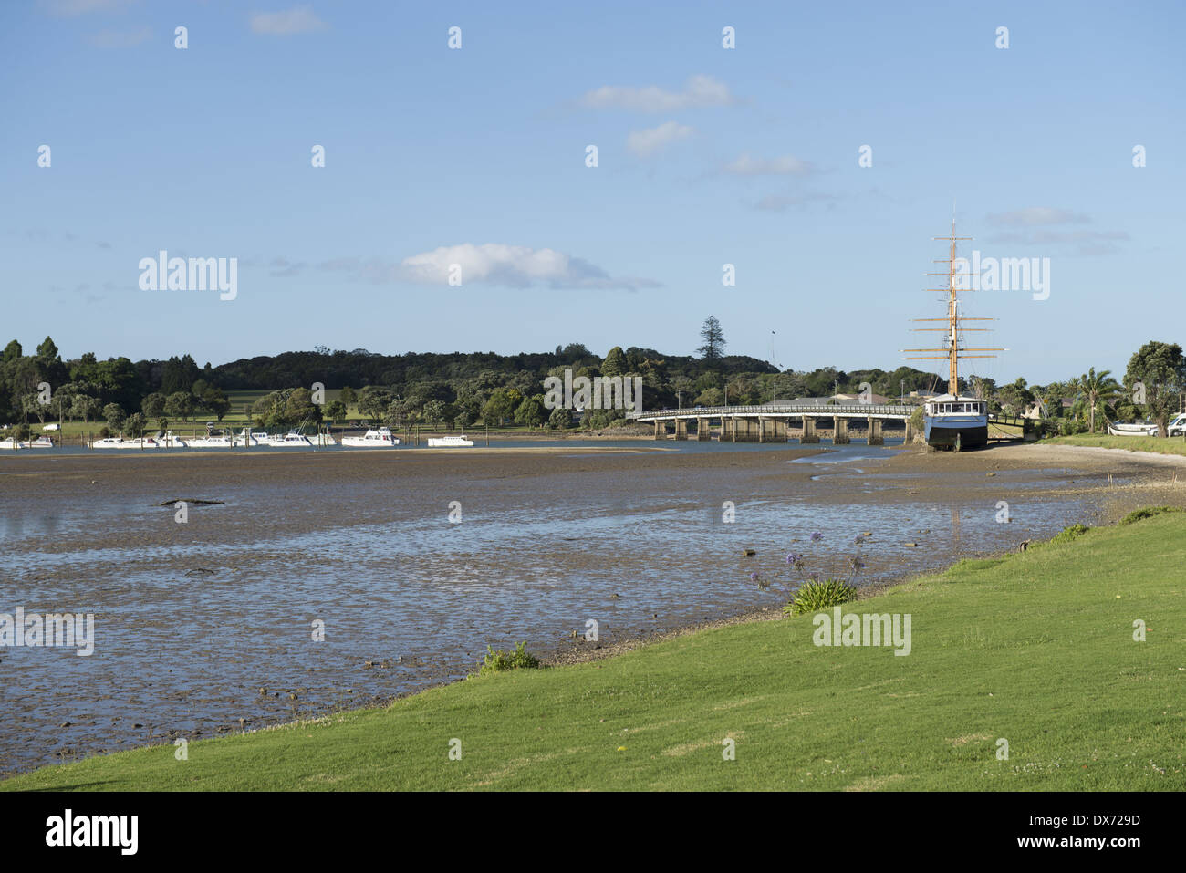 The bridge over the Waitangi River leading to the Waitangi Treaty ...