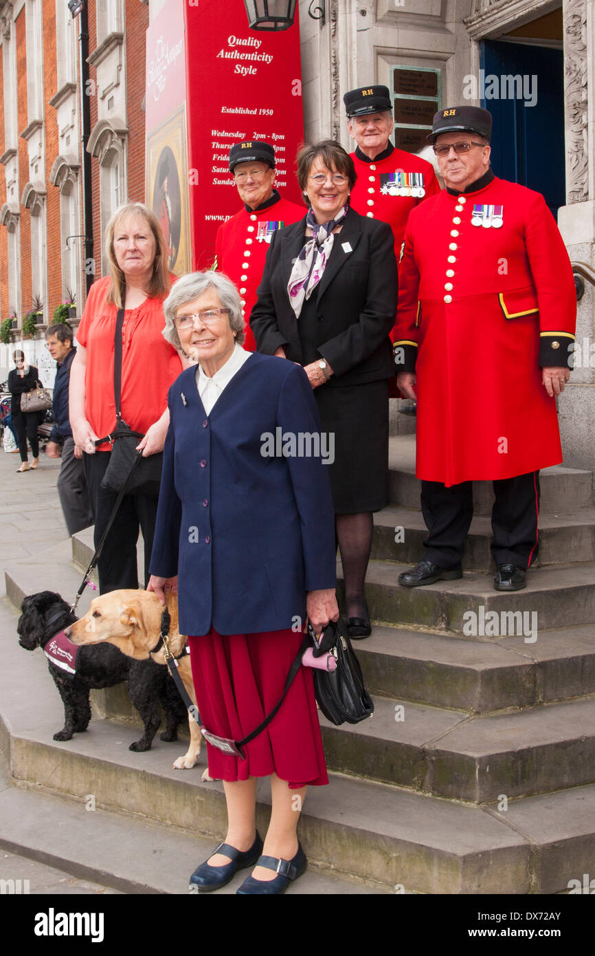 Chelsea dogs hi-res stock photography and images - Alamy