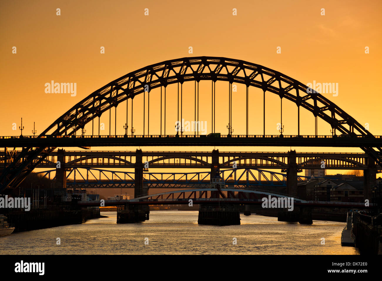 Silhouette of tyne bridge hi-res stock photography and images - Alamy