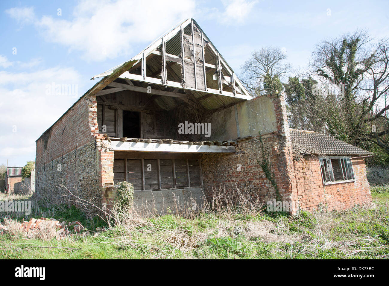 Old barn england hi-res stock photography and images - Alamy